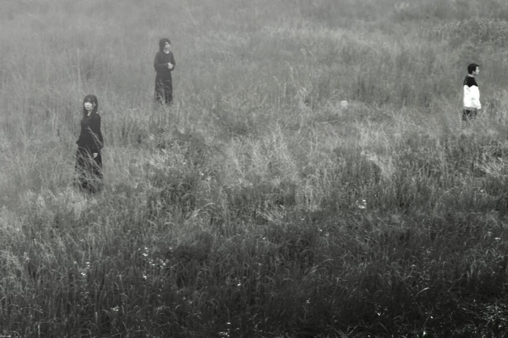 Cissné - "Awake children under the moon" - Everything Is Noise